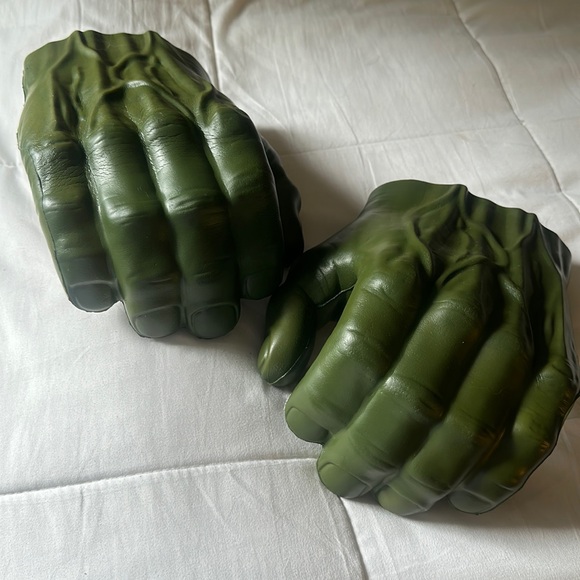 Hasbro | Other | 25 Marvel Universe Incredible Hulk Green Grip Hands In ...
